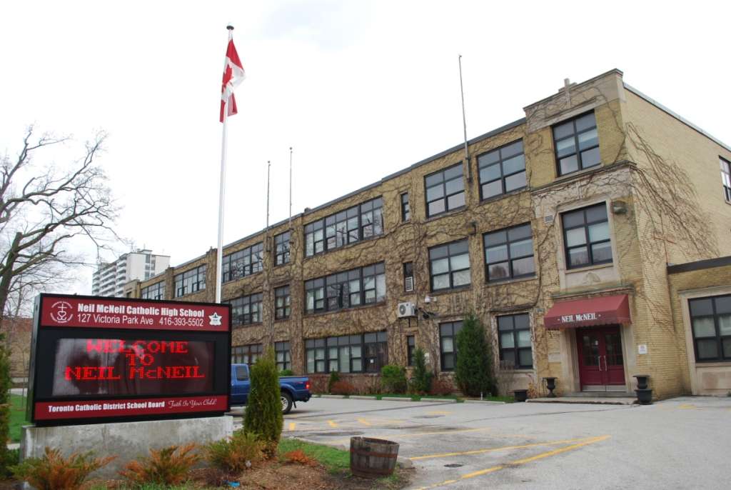 Neil McNeil High School 尼爾麥克尼爾高中